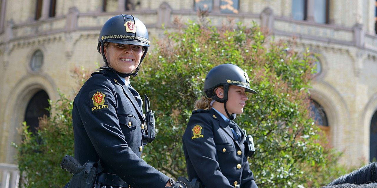 Banc: O secţie de poliție organizează o excursie la munte pentru angajaţi