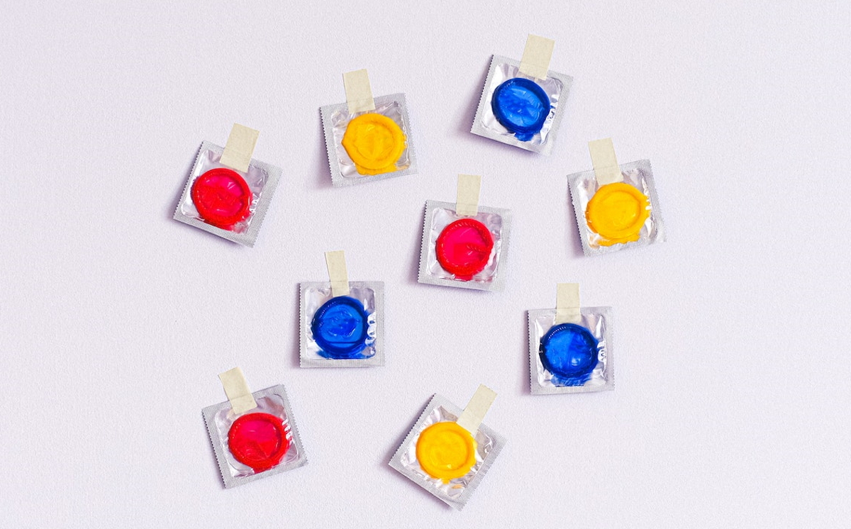 Doamnă, aș dori un prezervativ, dar negru dacă se poate...